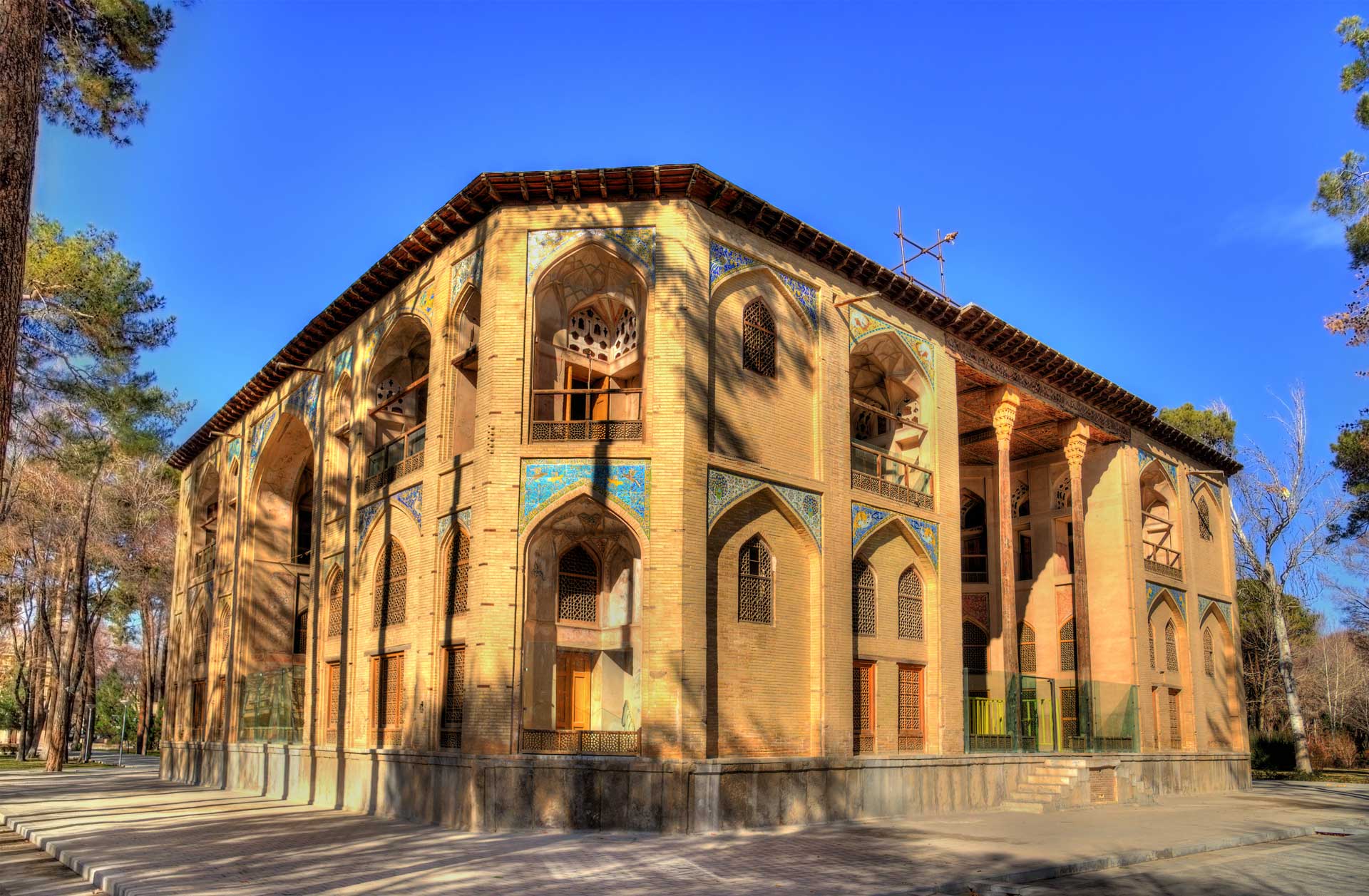 Top 10 Historical Landmarks to Visit in Isfahan – Isfahan Hostels